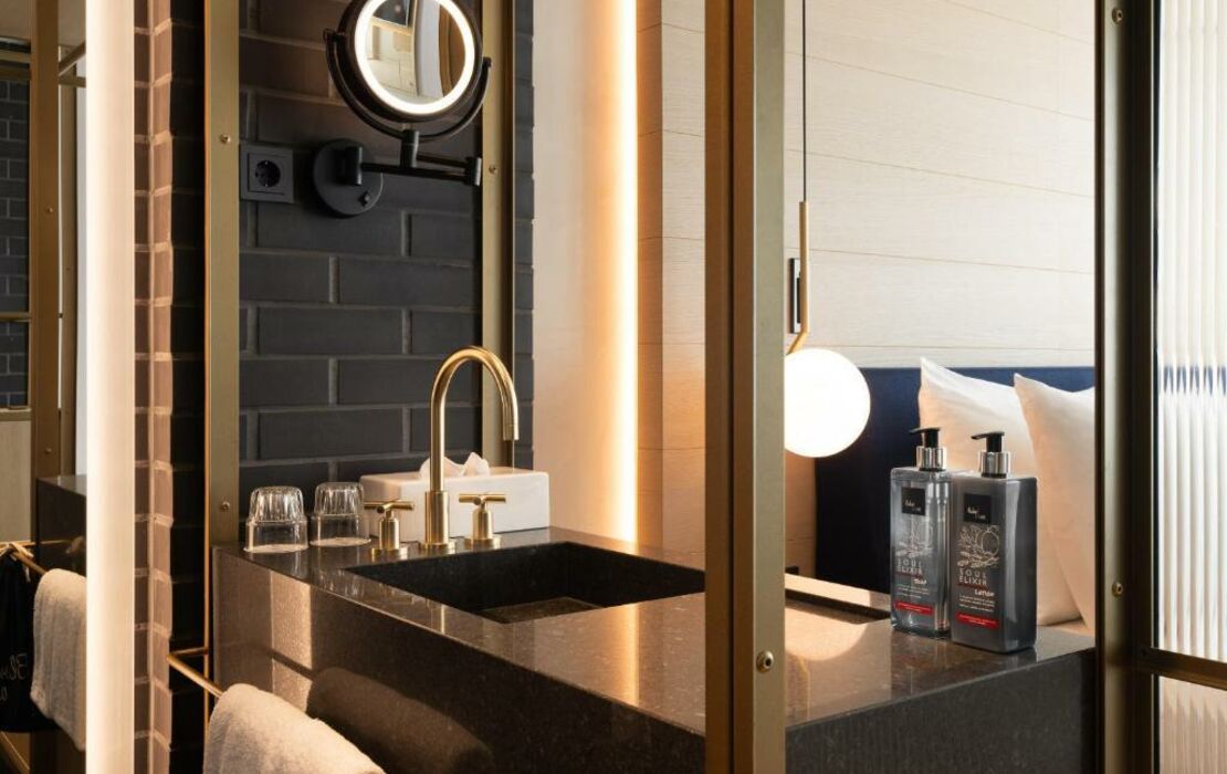 qo Amsterdam - Authentic Photos