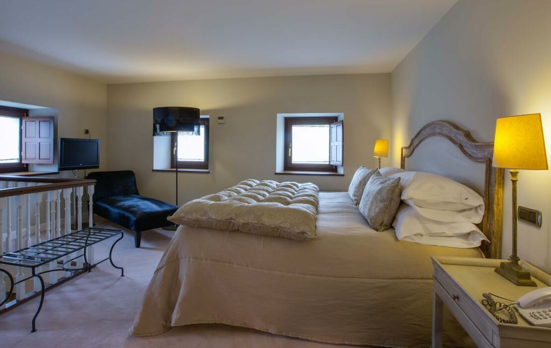 Castillo Del Bosque La Zoreda, een boetiekhotel La Manjoya, Spanje