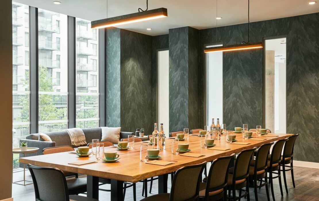 The Collective Canary Wharf - TOP Location and Best Price