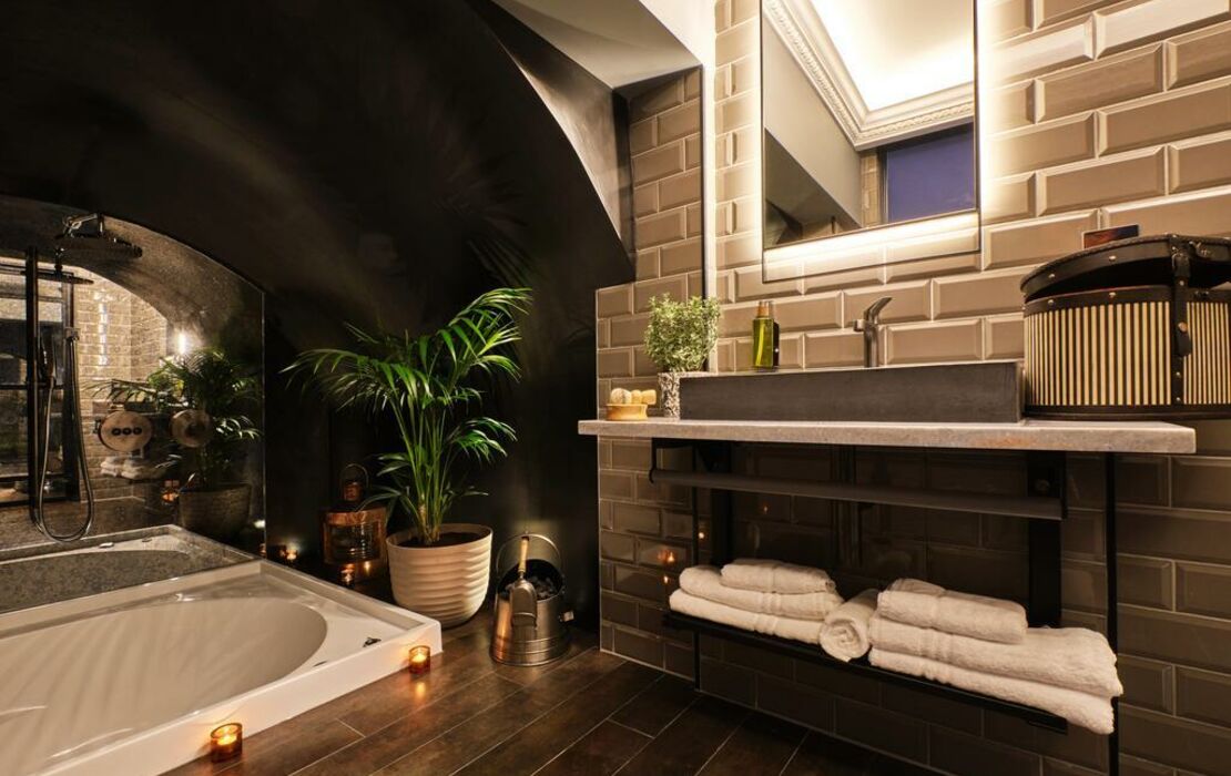 The Gyle Hotel - Authentic Photos