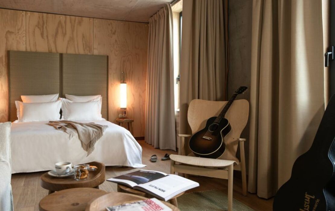 MOB House, a Design Boutique Hotel Saint-Ouen, France
