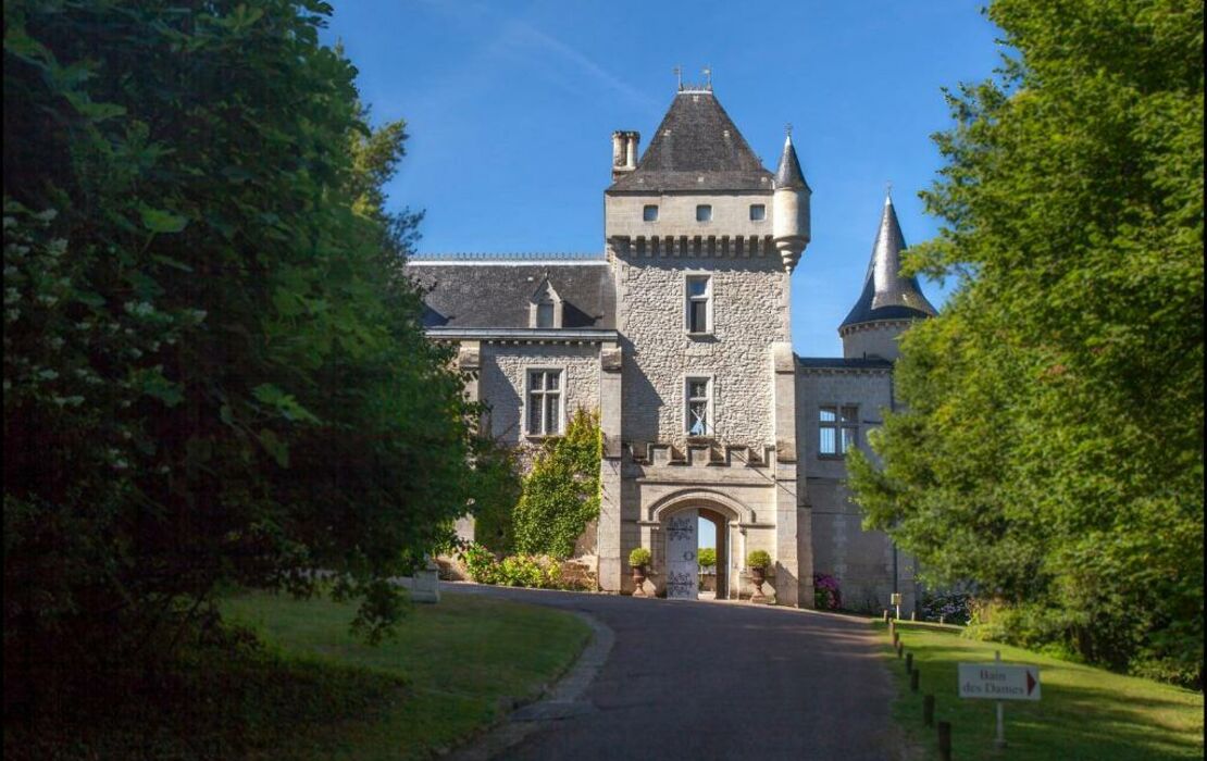 Château de La Rivière, a Design Boutique Hotel La Rivière, France