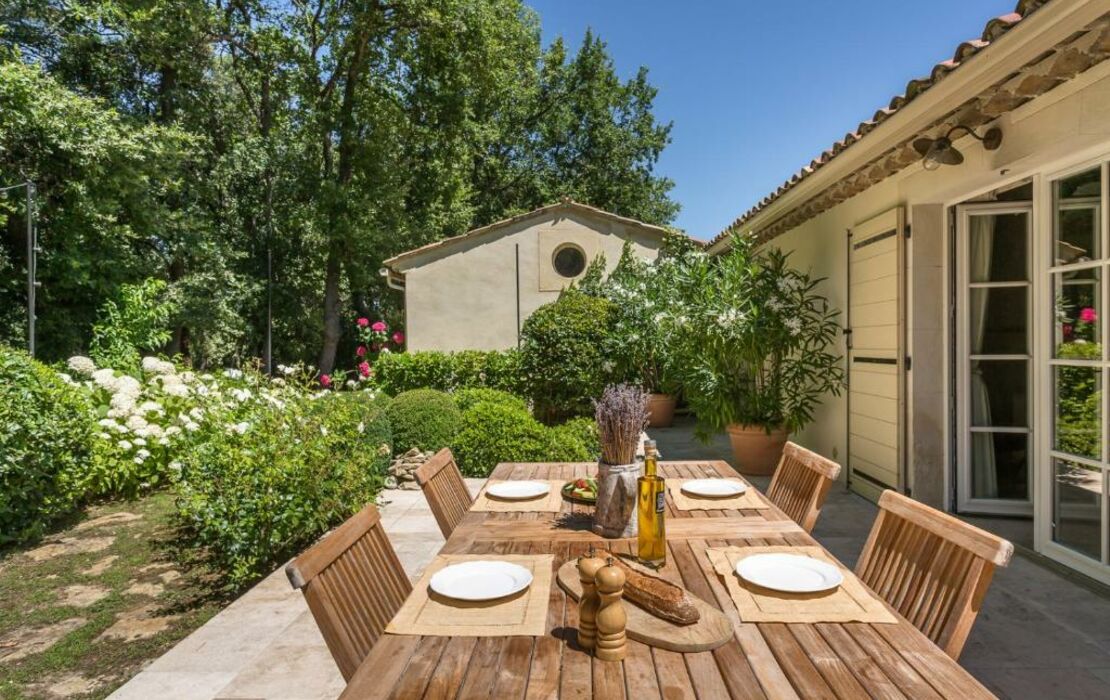 Domaine Les Roullets, a Design Boutique Hotel Oppède, France