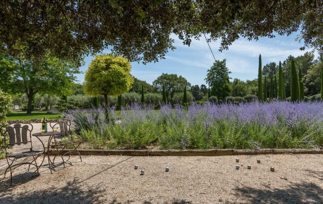 Domaine Les Roullets, a Design Boutique Hotel Oppède, France