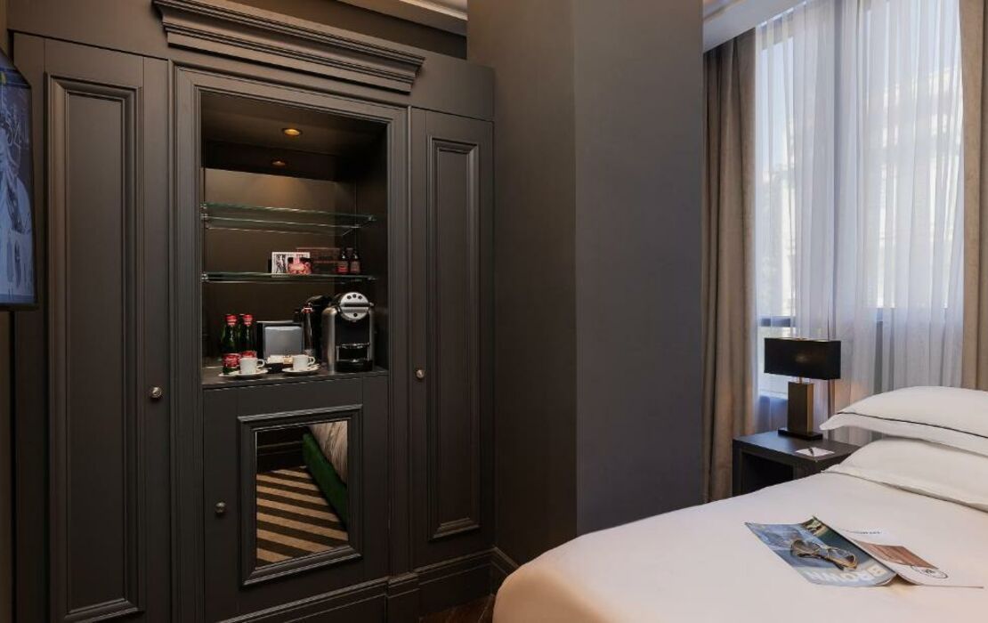 Debrah Brown, a member of Brown Hotels, a Design Boutique Hotel Tel ...