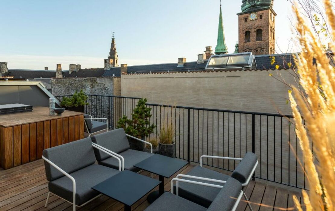 the Socialist, a Tribute Portfolio Hotel, a Design Boutique Hotel ...