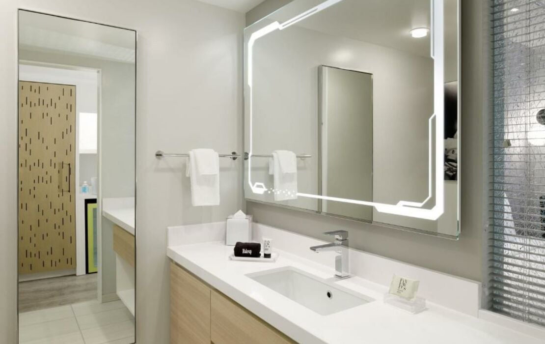 Astra Hotel, Seattle, A Tribute Portfolio Hotel by Marriott, a Design ...