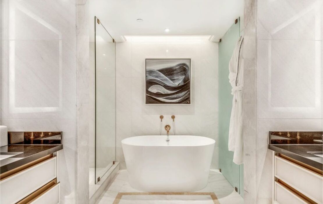 AZUR Legacy Collection Hotel, a Design Boutique Hotel Vancouver, Canada