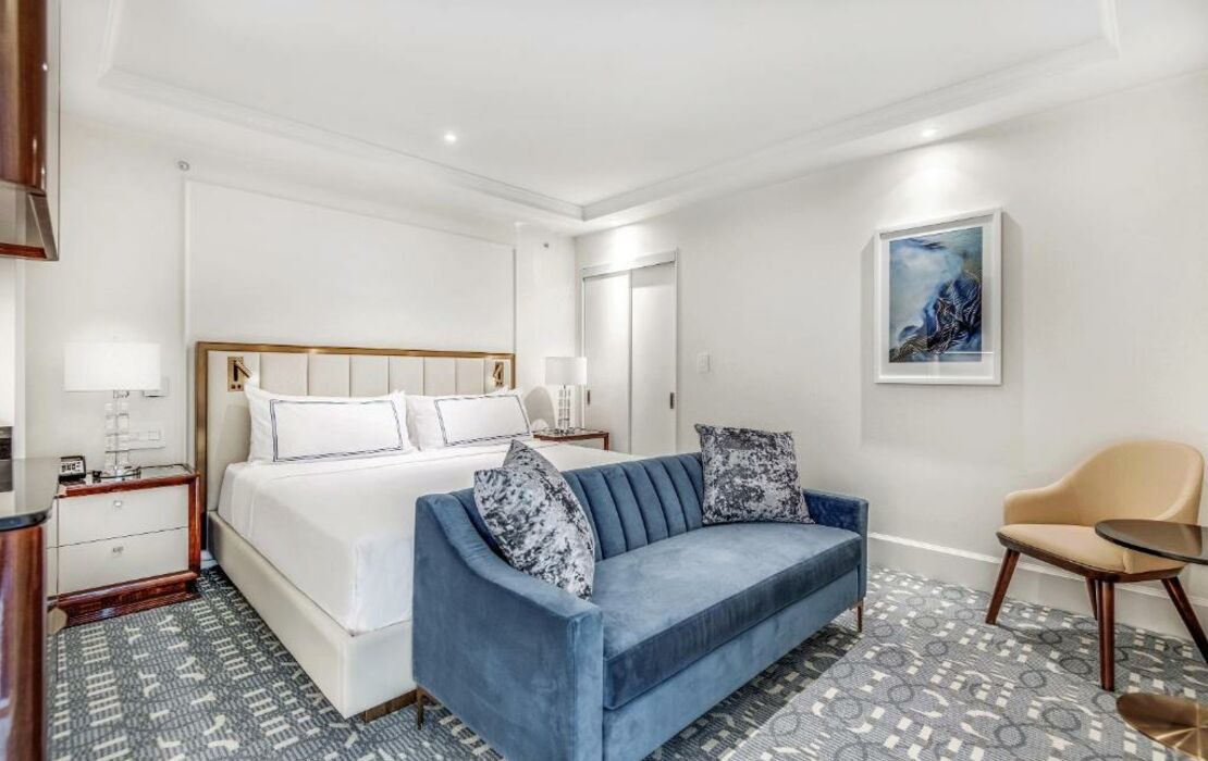 AZUR Legacy Collection Hotel, a Design Boutique Hotel Vancouver, Canada