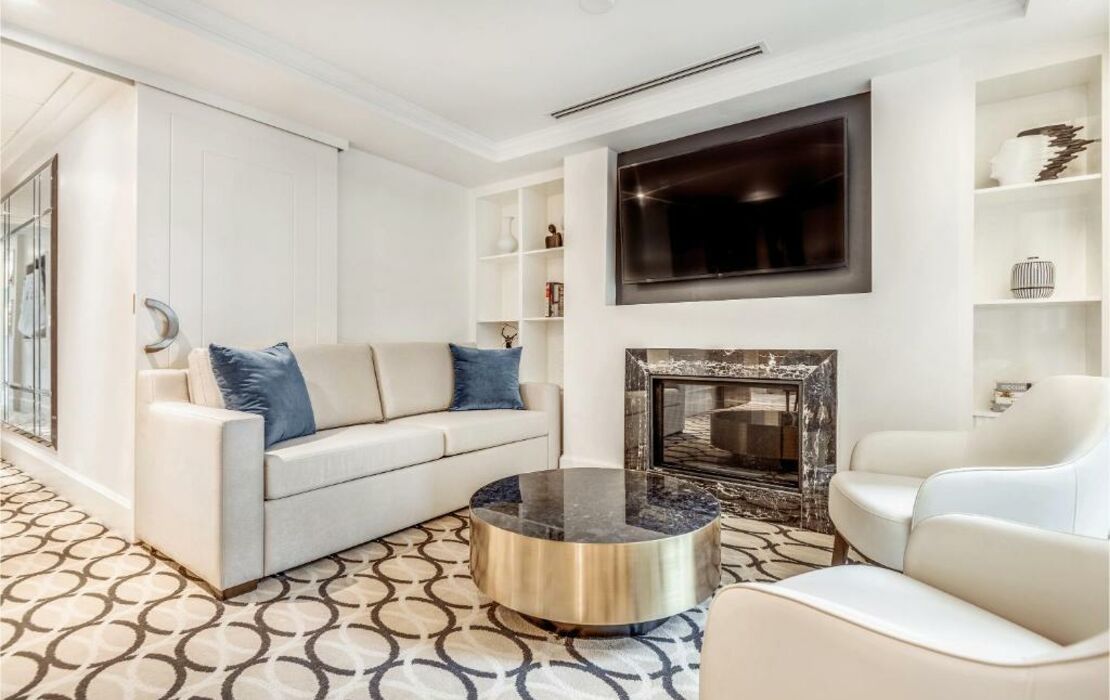 AZUR Legacy Collection Hotel, a Design Boutique Hotel Vancouver, Canada