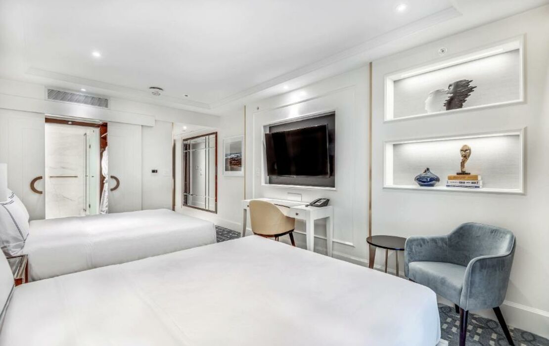 AZUR Legacy Collection Hotel, a Design Boutique Hotel Vancouver, Canada