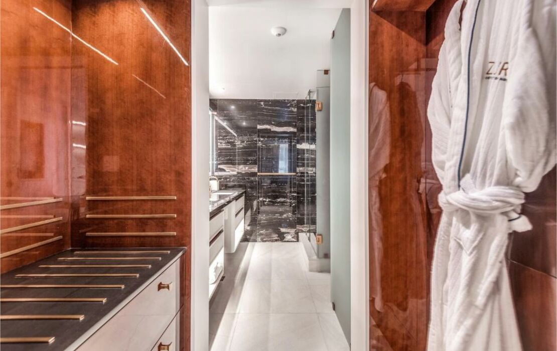 AZUR Legacy Collection Hotel, a Design Boutique Hotel Vancouver, Canada