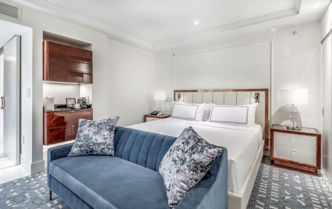 AZUR Legacy Collection Hotel, a Design Boutique Hotel Vancouver, Canada