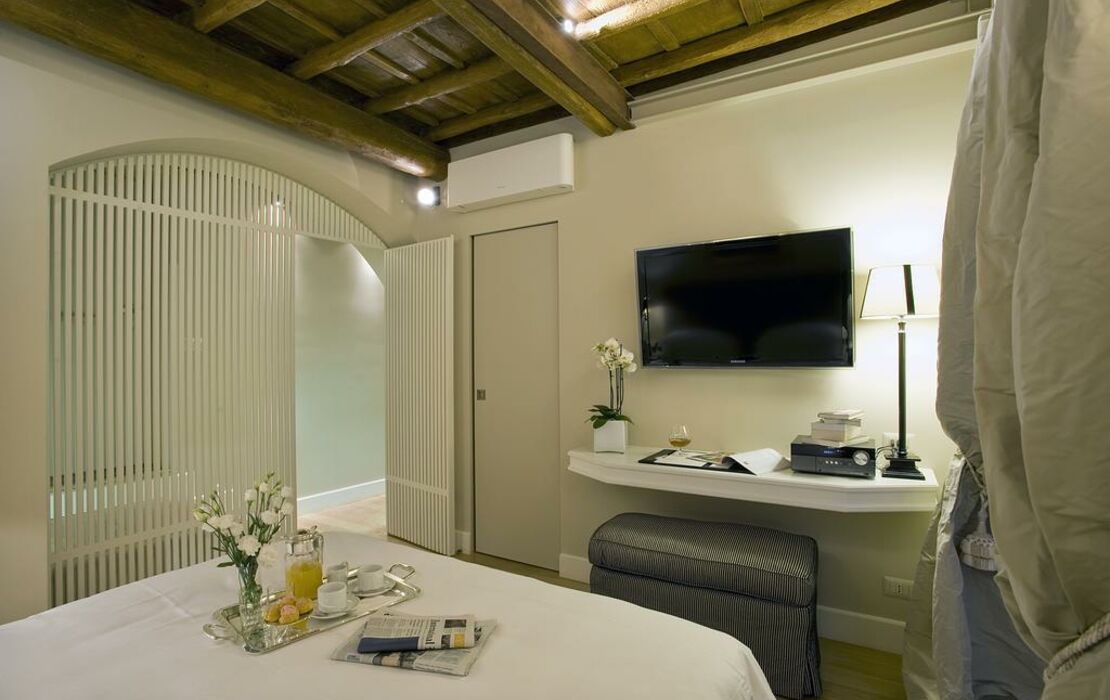 Crossing Condotti, a Design Boutique Hotel Rome, Italy