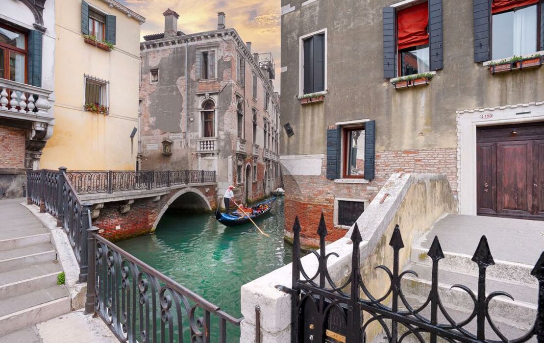 Charming House Iqs, a Design Boutique Hotel Venice, Italy