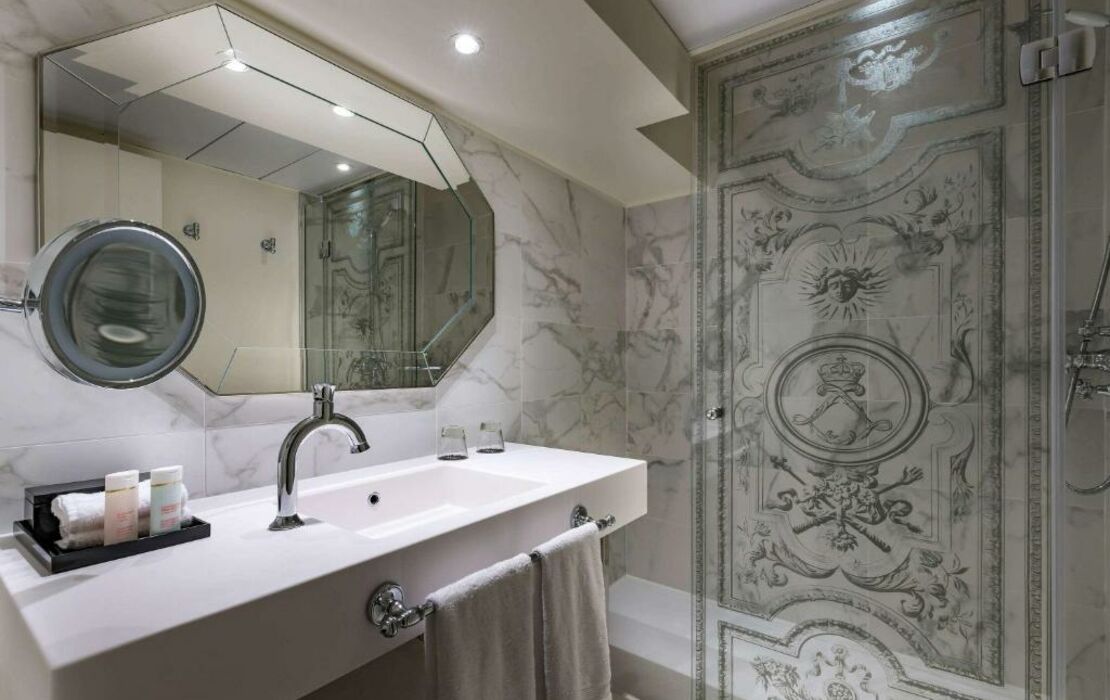 Le Louis Versailles Château - MGallery, a Design Boutique Hotel ...