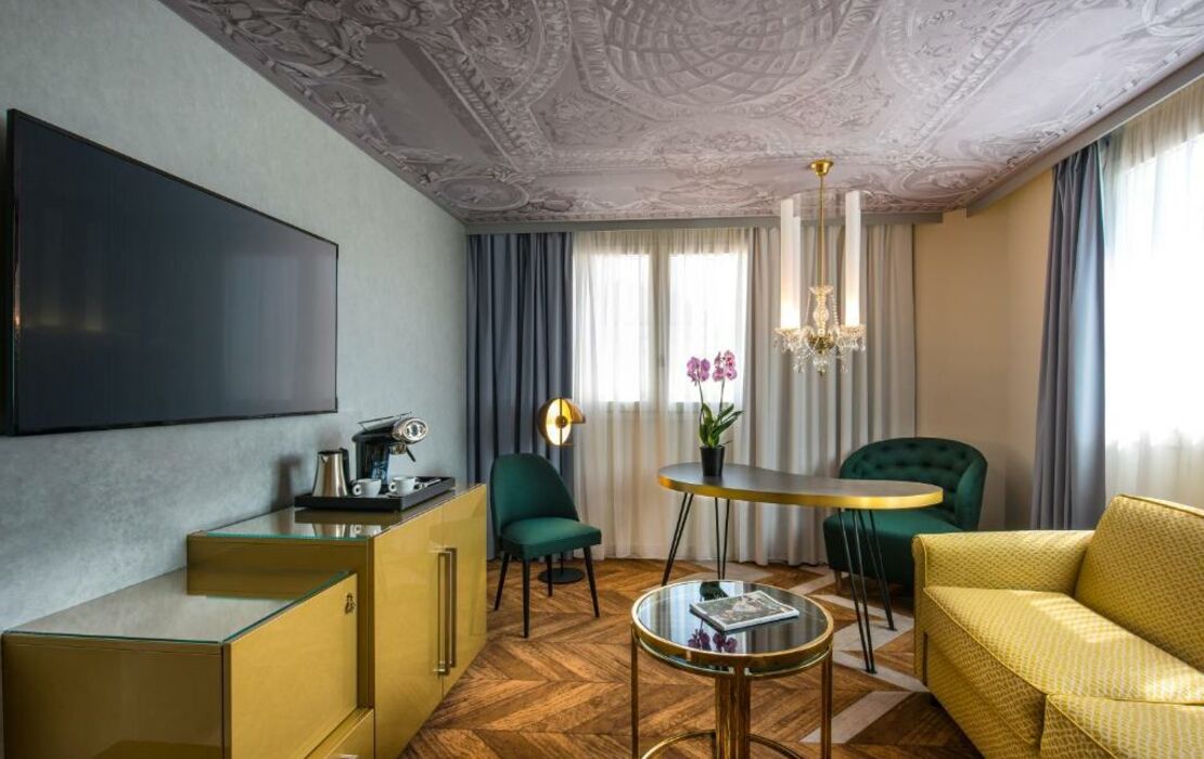 Le Louis Versailles Château - MGallery, a Design Boutique Hotel ...