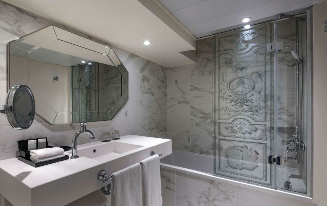 Le Louis Versailles Château - MGallery, a Design Boutique Hotel ...