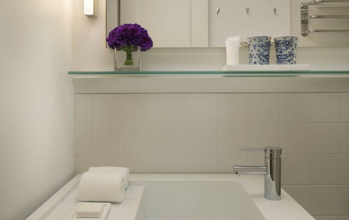 Ambassador Chicago, part of JdV by Hyatt, a Design Boutique Hotel ...