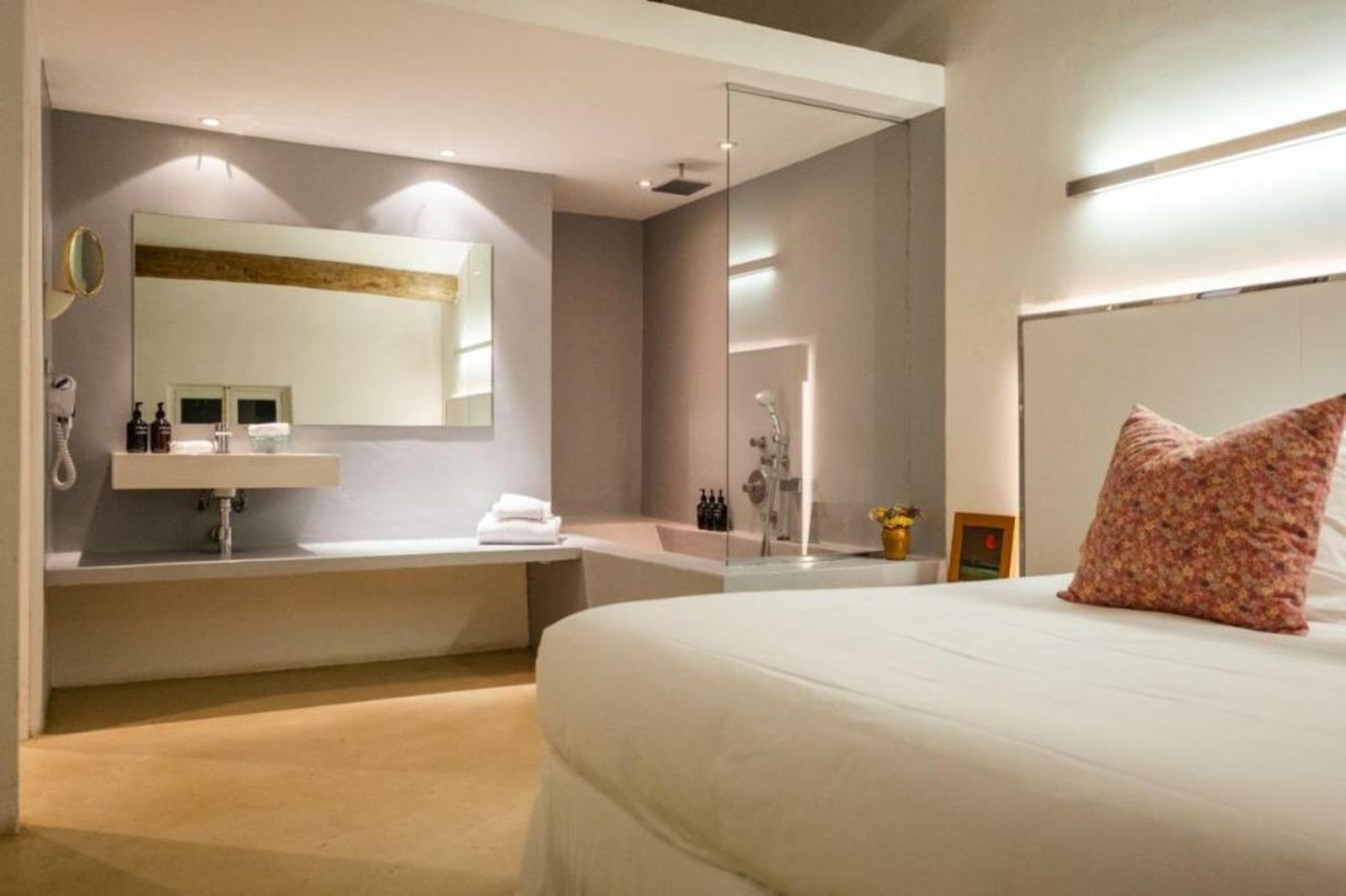 Le Galinier, Lourmarin, an authentic Beaumier Guesthouse, a Design ...